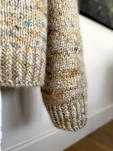 Ravelry: Uma sweater pattern by Dorothy Offeciers