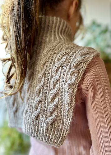 Ravelry: Ginger Neck (junior) pattern by Dorothy Offeciers