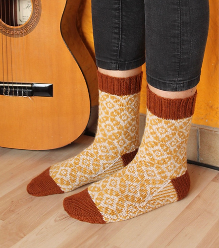Ravelry: Connecting Socks pattern by DUCATHI