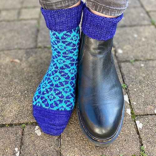 Ravelry: Connecting Socks pattern by DUCATHI