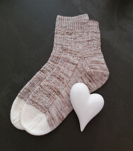 Ravelry: Tidy Socks pattern by DUCATHI