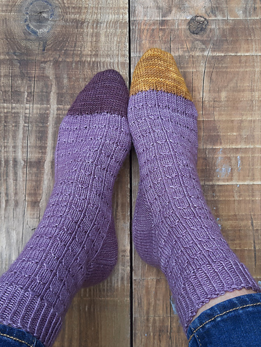 Ravelry: Tidy Socks pattern by DUCATHI