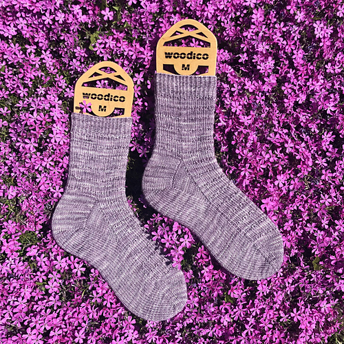 Ravelry: Tidy Socks pattern by DUCATHI