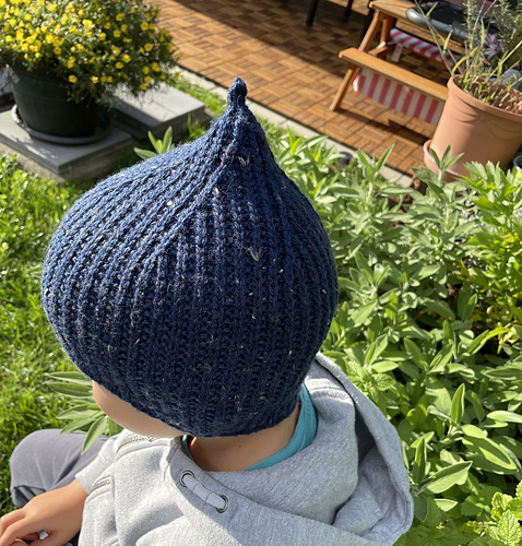 Ravelry: Little Onion Hat pattern by DUCATHI