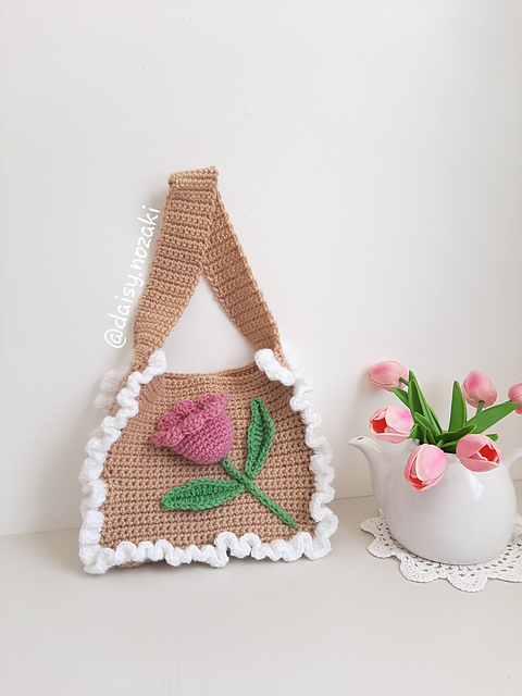 Ravelry: Tulip Shoulder Bag pattern by Charlotte Daisy Nozaki