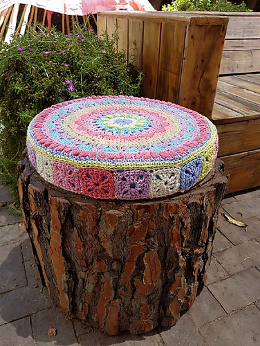 Ravelry: Carnival Cushion pattern by MoYa Yarn