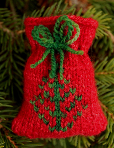 Ravelry: 27 Knitted Christmas Santa Sacks pattern by Bekki Hill