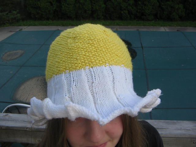 Ravelry: Daisy Flower Hat pattern by Tessa Breedlove