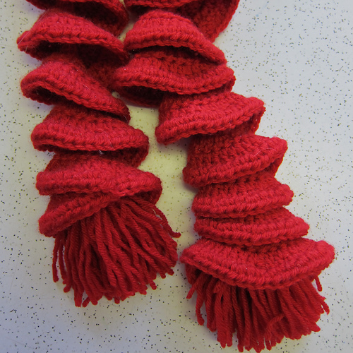 Ravelry: Curly Scarf #80443AD pattern by Lion Brand Yarn