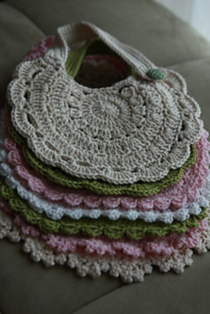 Ravelry: Dazzlingpussycat's Pretty Round Lace Baby Bib
