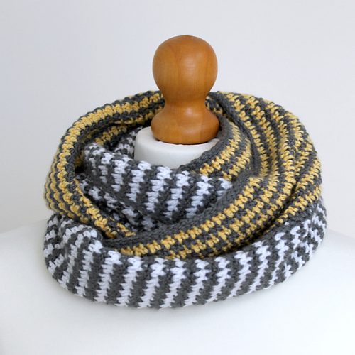 Ravelry: Come Bye Cowl pattern by Dear Ewe Designs