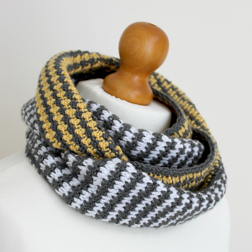 Ravelry: Come Bye Cowl pattern by Dear Ewe Designs