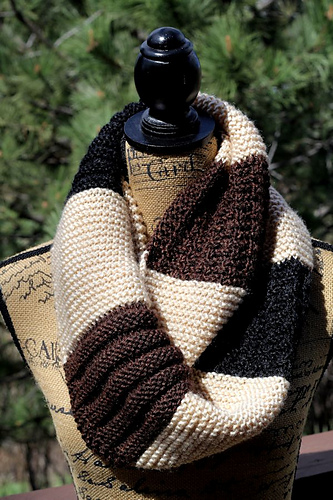 Ravelry: Diva Cowl pattern by Knit On Designs Ravelry Store