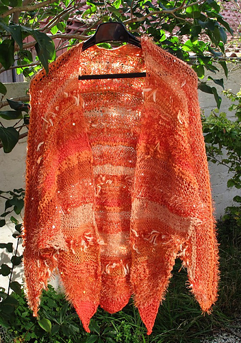 Ravelry: Diagonal Garter Square Wrap pattern by Oral Tradition