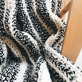 Ravelry: The Bainet pattern by DeBrosse