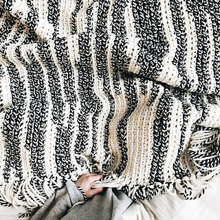 Ravelry: The Bainet pattern by DeBrosse