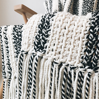 Ravelry: The Bainet pattern by DeBrosse