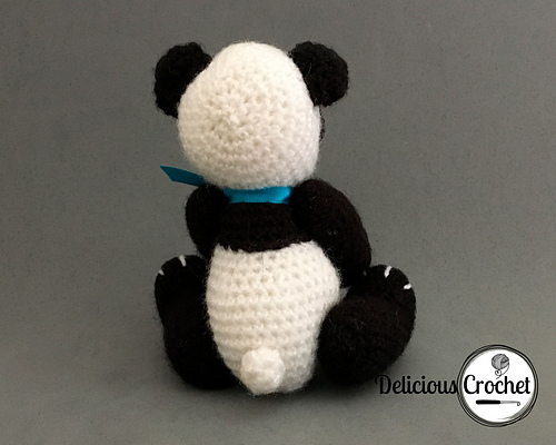 Ravelry: Panda Bears pattern by Paola Navarro