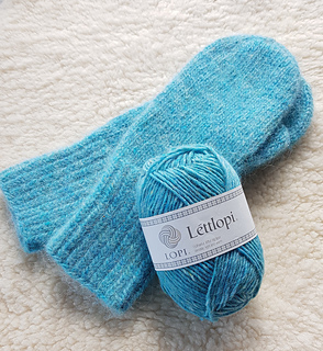 Ravelry: Tova Lopivotter (Lettlopi) pattern by Silje Rosså