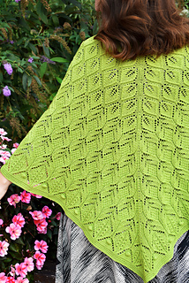 Ravelry: Flourish Fusion shawl pattern by Denitsa Byanova