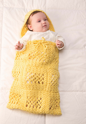Ravelry: Blottir Bebe Snuggler pattern by Denise Voie de Vie