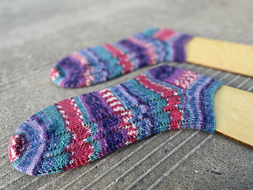 Ravelry: Curve Stompers pattern by Krissy Hines