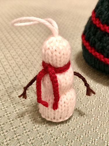 Ravelry: Tiny Snowman pattern by Jeremy Butcher