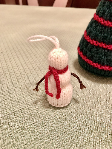 Ravelry: Tiny Snowman pattern by Jeremy Butcher