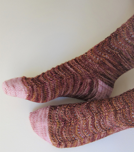 Ravelry: Daisy Socks pattern by Debbie Ford