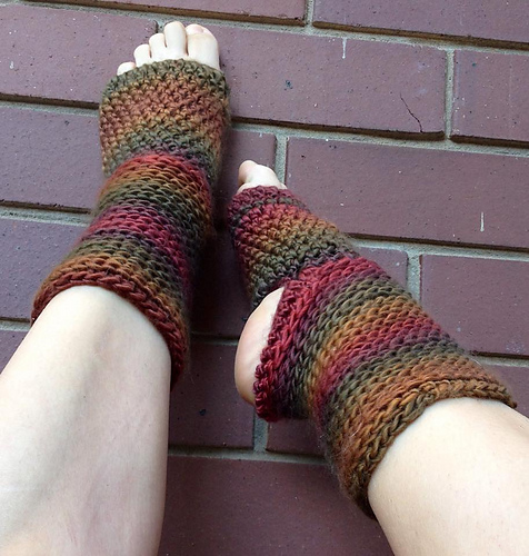 Ravelry: Reversible Stirrup Yoga Socks pattern by Coastal Miss