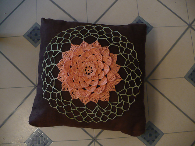 Ravelry: Crochet flower cushion pattern by Marie Wallin