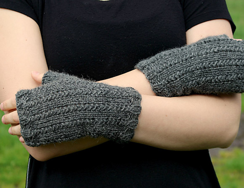 Ravelry: Grass Stitch Mitts pattern by Lisa Seifert