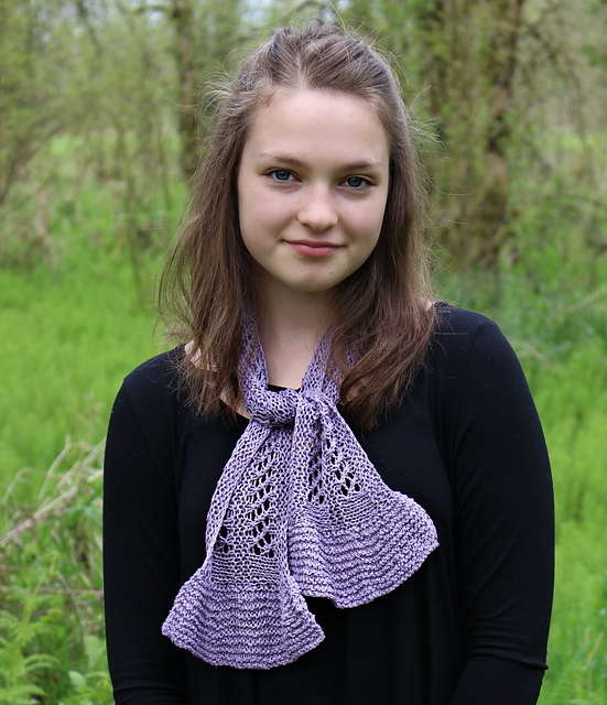 Ravelry: Silverstar Scarfette pattern by Lisa Seifert