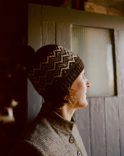 Ravelry: Aald Hoose Mitts & Hat pattern by Donna Smith