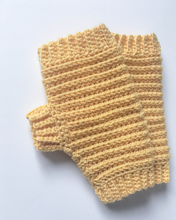 Ravelry: Mighty Mitts pattern by Dora Does
