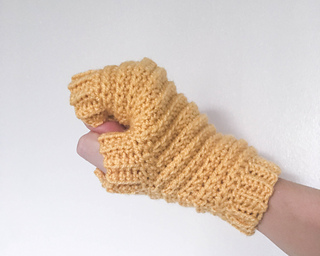 Ravelry: Mighty Mitts pattern by Dora Does