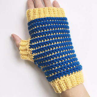 Ravelry: Mighty Mitts pattern by Dora Does