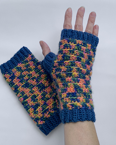 Ravelry: Mighty Mitts pattern by Dora Does