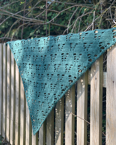 Ravelry: Under the tree shawl pattern by Dora Does
