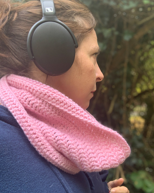 Ravelry: Beginner Bestie Cowl pattern by Dora Does