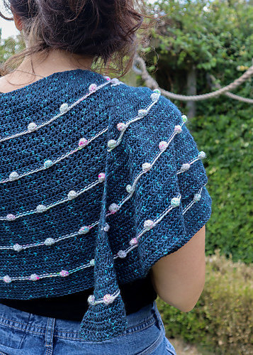 Ravelry: Festoon Shawl pattern by Dora Does