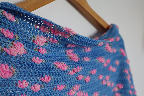 Ravelry: The Lotus Pool Shawl (assigned pooling) pattern by Dora Does