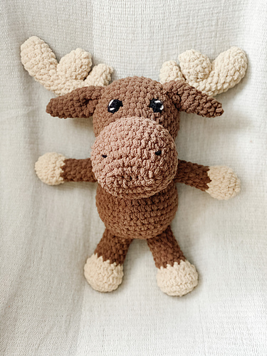 Ravelry: Manny Moose pattern by Jessica Van Leeuwen