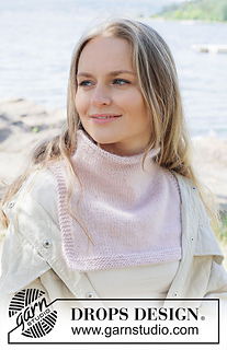 Ravelry: 253-12 Petal Kiss Neck Warmer pattern by DROPS design