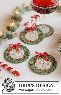 Ravelry: 0-1677 Holiday Wreath Coasters pattern by DROPS design