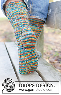 Ravelry: 260-45 Sunset Tide Socks pattern by DROPS design
