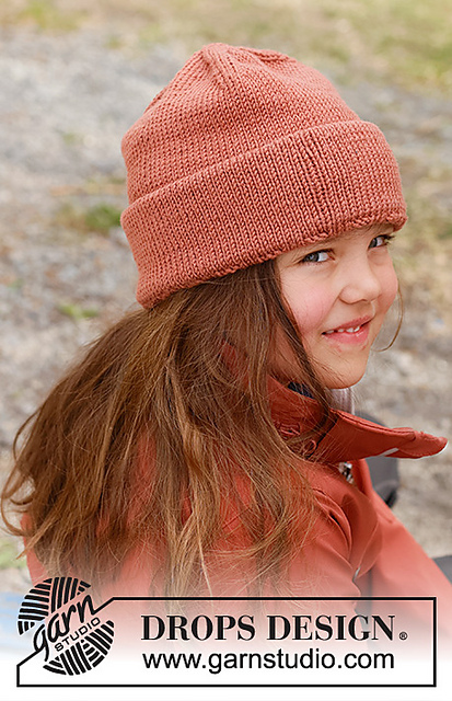 Ravelry: 44-9 October Smiles Hat pattern by DROPS design