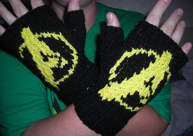 Ravelry: The Avengers Fingerless Gloves pattern by Ducky Dame