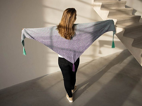 Ravelry: Houndstooth Triangle Shawl pattern by Durable Yarn