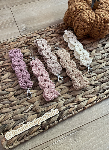 Ravelry: High tide wristlet pattern by Danielle wiseman